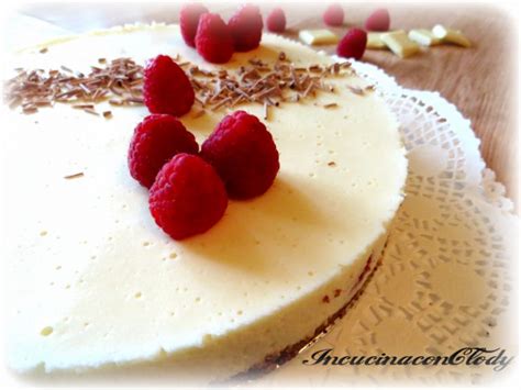TORTA MOUSSE CIOCCOLATO BIANCO E LAMPONI