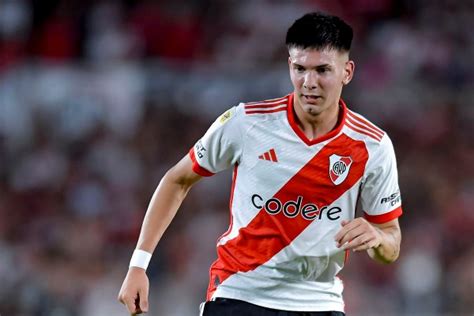 Mức giá đắt đỏ Real Madrid chững lại ở thương vụ thần đồng Argentina