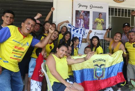 La Familia De Jeremy Sarmiento Vivi El Triunfo Con Todo El Vecindario