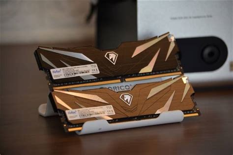 朗科越影II DDR4 3200 8G2电竞利器颜值与性能并存 测试 频率 游戏
