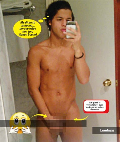 Caballeros del Clóset Giovani dos Santos desnudo
