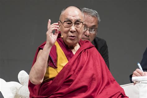 Photo Le 14e Dalaï Lama Tenzin Gyatso en conférence de presse à