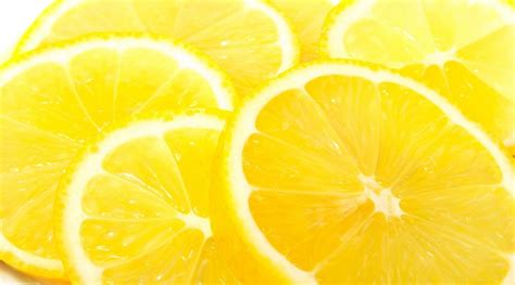 Los beneficios de beber agua tibia con limón en ayunas Topic Magazine