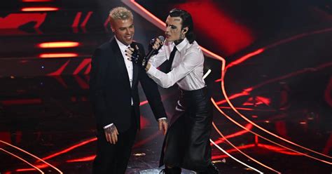 Sanremo 2023 Le Pagelle Di Selvaggia Lucarelli Fedez Ruba La Scena