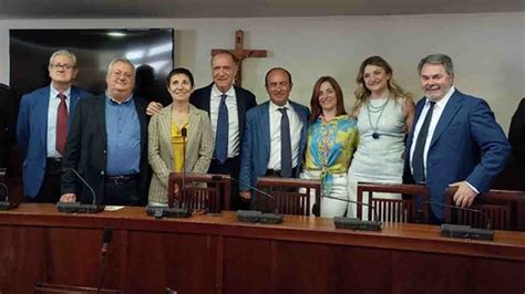 Torre Del Greco Presentata La Nuova Giunta Lo Strillone