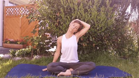Yoga Schulter Nacken Verspannungen lösen leichte Übungen für den