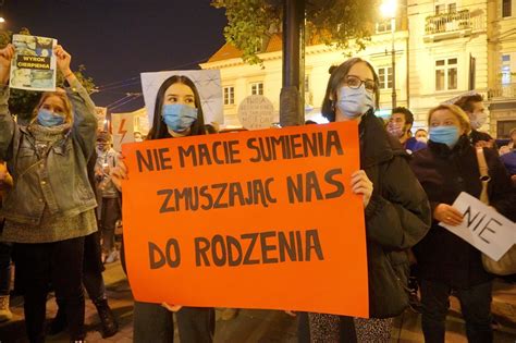 Rewolucja pod gwiazdami W piątek kobiety wyjdą na ulice Sprawdź