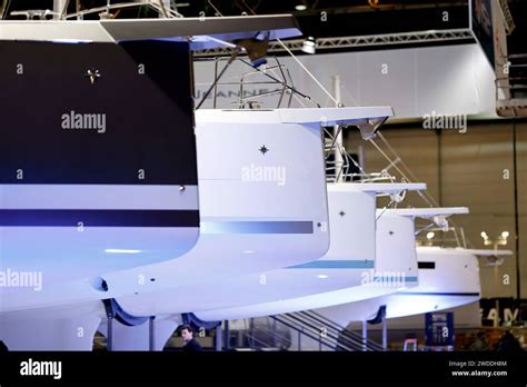 Luxus Yachten Segelschiffe und Schnellboote für teils viele Millionen