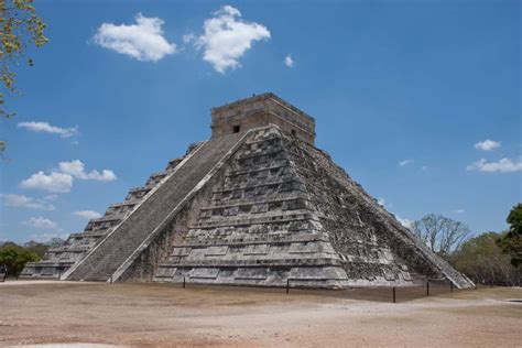 Tormenta derrumba antigua pirámide en México Un arco se derrumbó en EE