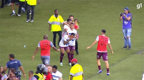 Torcedor que invadiu campo filha no colo no RS é indiciado por