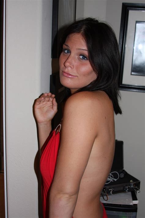 Sexy Amateur Teen Lindsay Strips Down Naked And Exposes Her Juicy Boobs