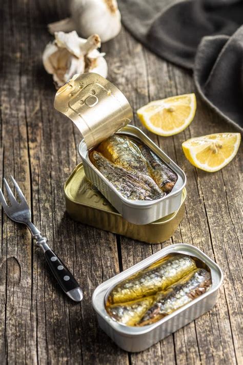 Sardinha Enlatada Peixe Mar Na Lata De Estanho Imagem De Stock