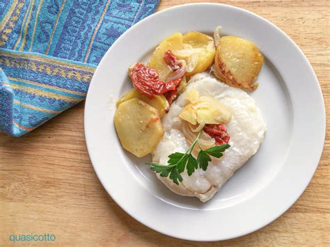 Baccalà al forno con cipolle e patate la ricetta semplice e veloce