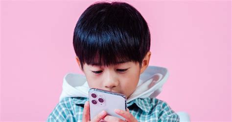 Como uso excessivo de celular impacta cérebro da criança Thezarc