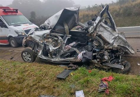 Motorista Fica Preso S Ferragens Ap S Grave Colis O Contra Caminh O Na