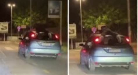 Napoli Aggrappati All Auto In Corsa A 130 All Ora L Ultima Follia