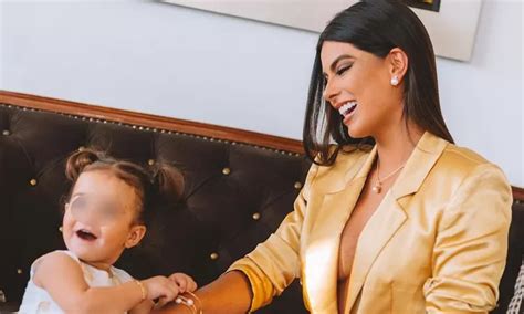 Ivana Yturbe Su Hija Se Luci Al Cantar Como Shakira