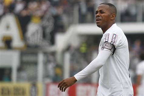 Robinho falou em dar soco na cara de vítima de estupro diz site