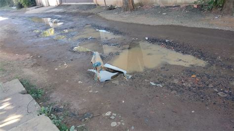 Vazamento em rua deixa casa sem água na Vila Brasília São Carlos Agora