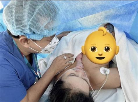 Hồ Bích Trâm khoe mặt mộc rạng rỡ ôm quý tử xuất viện