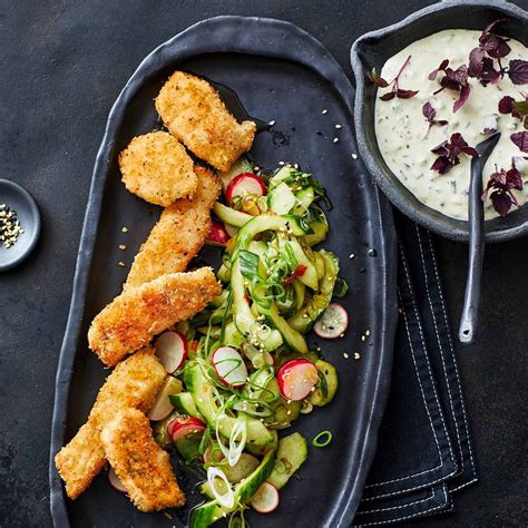 Fischstäbchen mit Miso Remoulade und Gurkensalat Rezept ESSEN UND