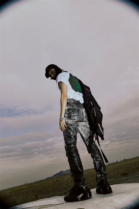 SHINee S Taemin Looks Back In Mysterious Teaser Image For Never Gonna