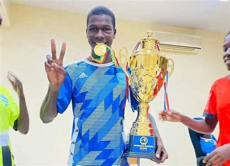 Babacar Lam 22 ans Sacré Cœur Hand Courir de Sacré Cœur à Thiaroye