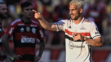 São Paulo vence Flamengo no Maracanã e sai em vantagem na final da Copa