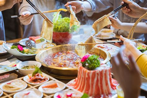 青年火锅聚餐高清图片下载 正版图片501159233 摄图网