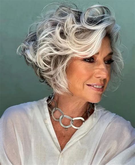 Old Money Frisuren ab 50 Der Schlüssel zu wahrer Eleganz