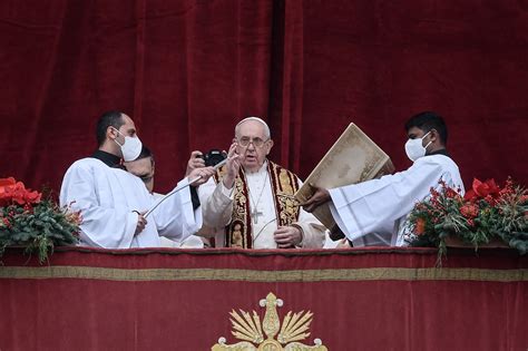Inicio de la bendición Urbi et Orbi de Navidad del Papa Francisco en la