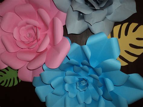 Tutorial de Artesanías Flores gigantes en cartulina