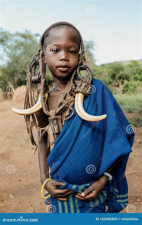 La Tribu Mursi Africana Más Peligrosa Etiopía África Imagen de
