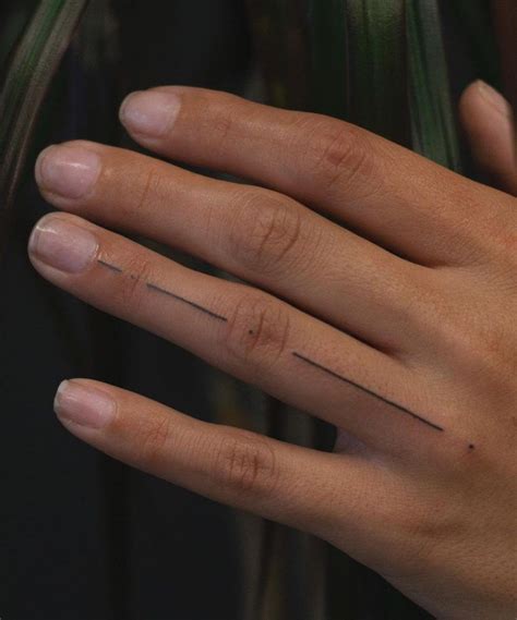 27 Small Finger Tattoos For Minimalists In 2021 Small Tattoos Ideas