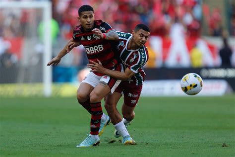 Fluminense Vence O Flamengo Em Cl Ssico Tenso E Vira Vice L Derjogada