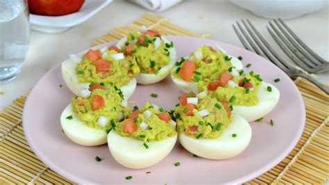 Receta Huevos rellenos de aguacate y atún Mis Recetas Caseras