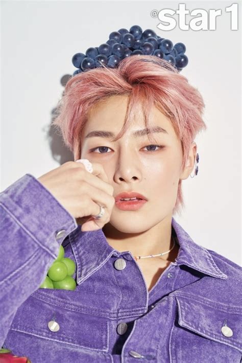스키즈 아이엔 첫 매거진 단독 커버 모든 것은 스테이 덕분 SNSFeed 제휴콘텐츠 제공 실시간 핫이슈