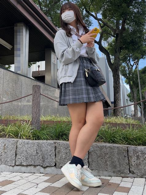 画像うっかり街撮りスナップに写り込んでしまった女子高生写真 JKちゃんねる 女子高生画像サイト