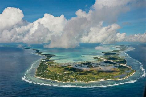Kiribati An Island Republic In The Central Pacific Consists Of 33