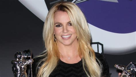 Britney Spears anuncia cuándo sale su libro de memorias The woman in