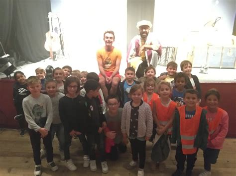 CP CE1A Spectacle Léon et Léo Ecole Notre Dame St Denis La Chevasse