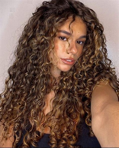 Cachos definidos inspirações de cabelos cacheados Cabelo Cabelo