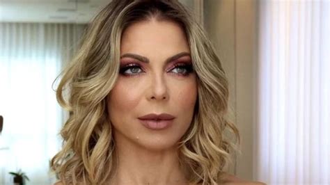 Sheila Mello Posa Pelada Em Local Ntimo E Causa Euforia
