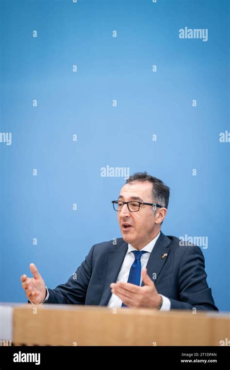 Bundespressekonferenz in Berlin Vorstellung Ernährungsreport 2023