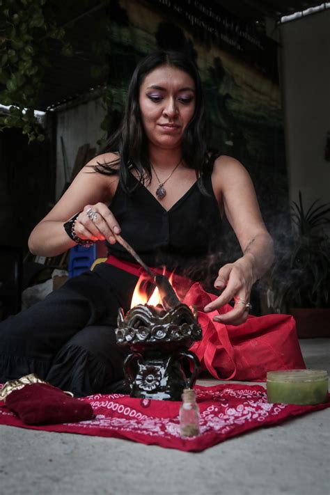 Las nuevas brujas en México espiritualidad autonomía y herbolaria