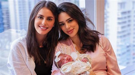 Bruna Biancardi posa irmã e filha durante visita ISTOÉ Independente