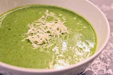 Como fazer Creme de Espinafre uma delícia e muito versátil Receitas e
