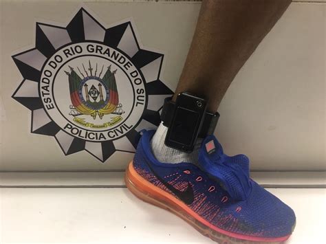 Homem que usava tornozeleira eletrônica é preso suspeito de traficar