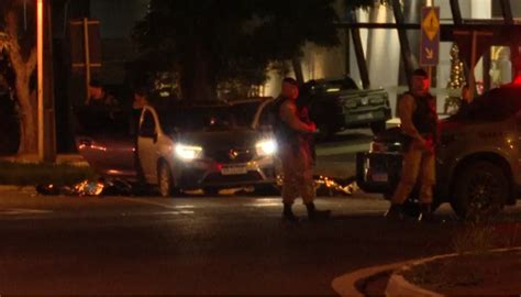 Cinco homens morrem durante confronto a polícia em avenida de