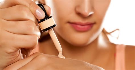 4 tips para elegir la base de maquillaje perfecta según tu tono de piel